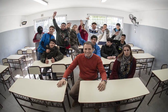Gray inauguró cuatro nuevas aulas en la Secundaria 26 - Política del Sur Gray inauguró cuatro nuevas aulas en la Secundaria 26 - Política del Sur